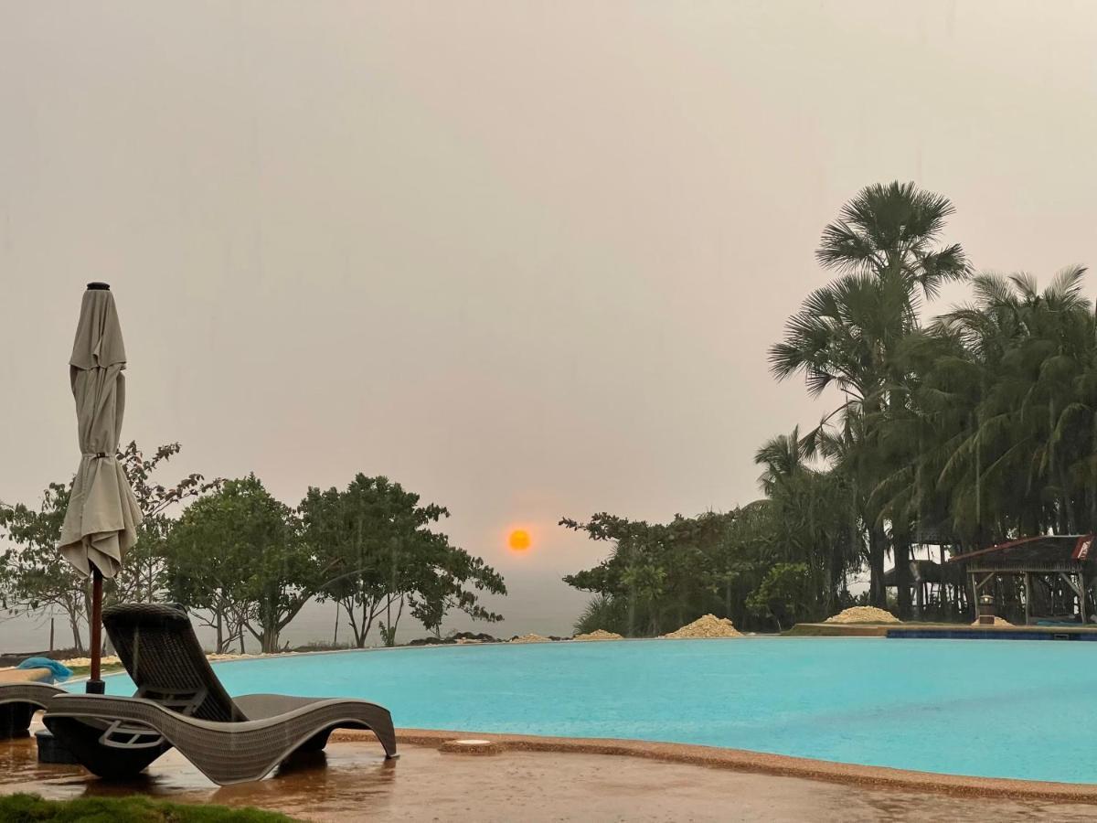 FIG SUNSET VIEW RESORT | SIQUIJOR, PHILIPPINES | SEASON DEALS FROM $62
